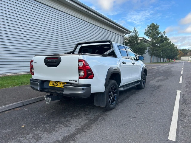 2025 TOYOTA HILUX Invincible X D/Cab Pick Up 2.8 Hybrid 48V Auto £ ...