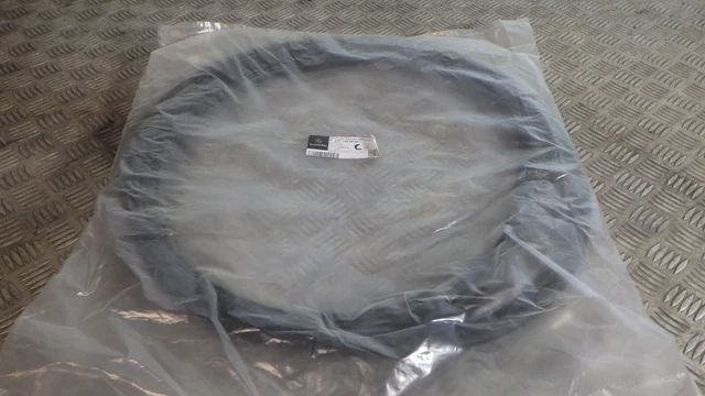 MERCEDES W205 BOOT seal saloon new genuine C Class A2057505800 £65.00 ...