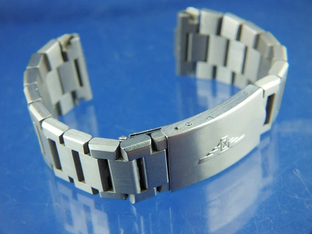 LONGINES ULTRA-QUARTZ WATCH Bracelet Extremely Rare . Circa 1972 £945. ...