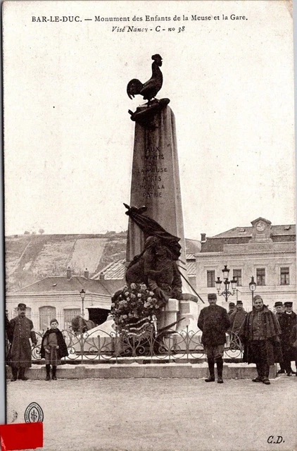 *66699 CPA 55 Bar le Duc - Monument aux Morts et la Gare EUR 1,00 ...