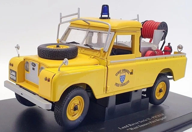 UNIVERSAL HOBBIES 1/18 Scale Model Car 4414 - Land Rover Serie II Pick ...