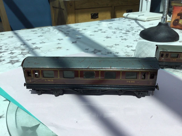 TRIX OO GAUGE, 2074 Dining Car, 7495 1st Class Coach & 5542 3rd And ...