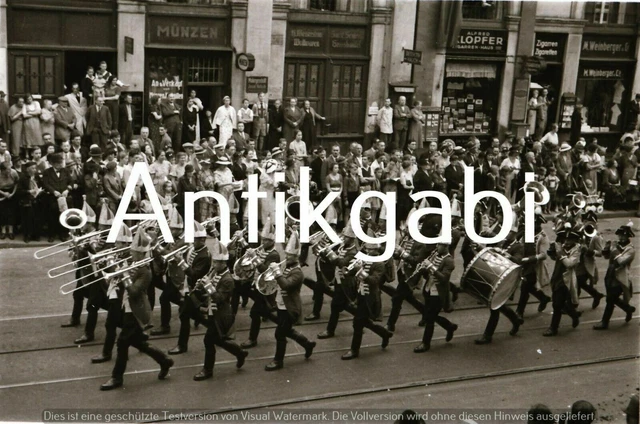 DIA WK2 NEGATIV Parade Marsch Maximilianstraße München musizieren ...
