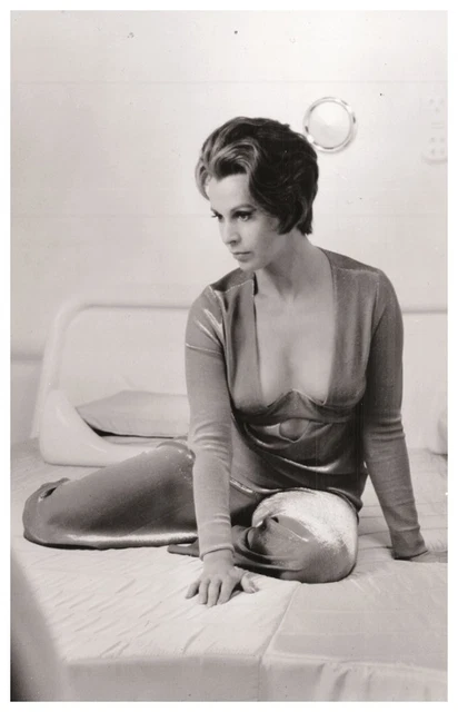 SEXY CLAIRE BLOOM actress Modern PIN UP PHOTO postcard - RWP 2003 (01) $8.99 - PicClick AU