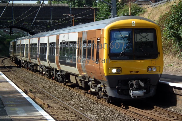 CLASS 323 323205, 3 car EMU, in West Midlands Trains at Gravelly Hill ...