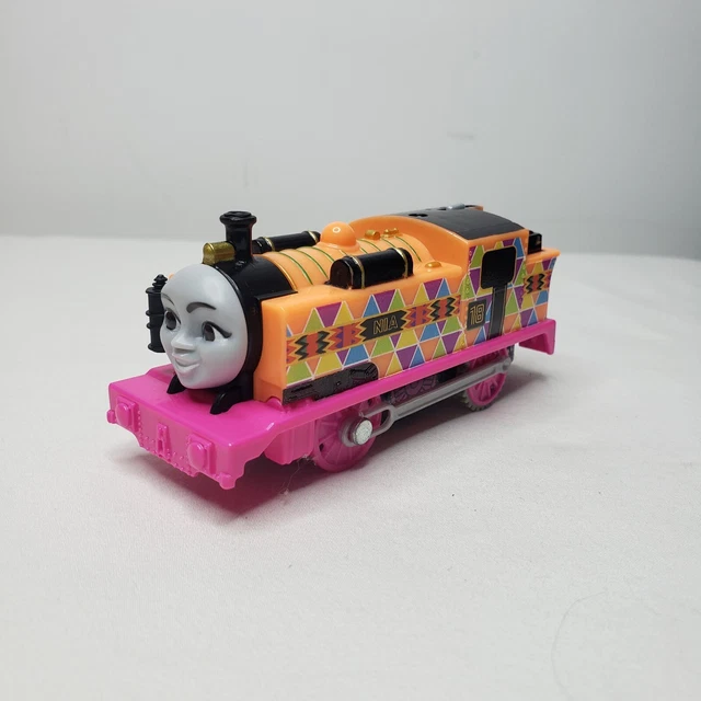 THOMAS & FRIENDS Trackmaster 2017 Hyper Glow Nia Motorized Engine ...