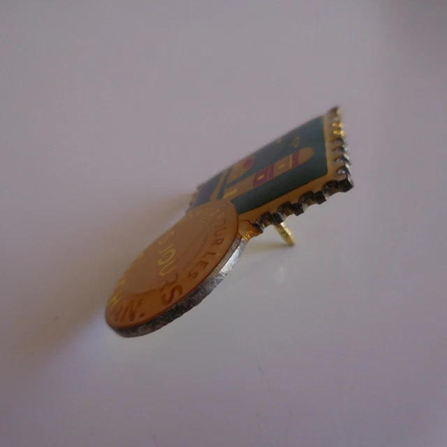 PIN ’S METAL Golden Enamelled 25 Days Auchan Vintage Design 20th ...