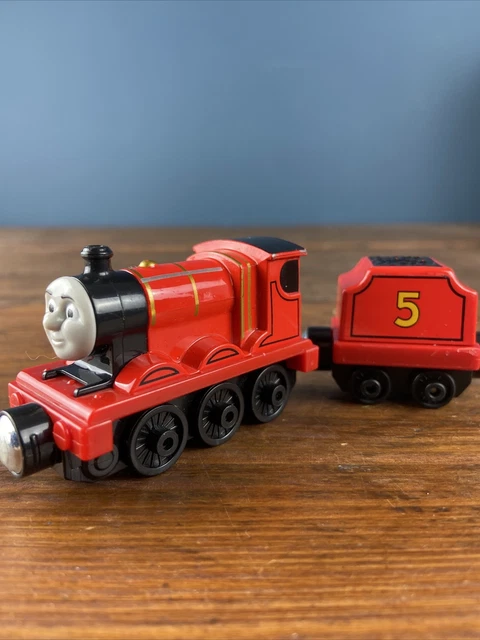THOMAS & FRIENDS Take N Play James With Tender Diecast Magnetic Train ...