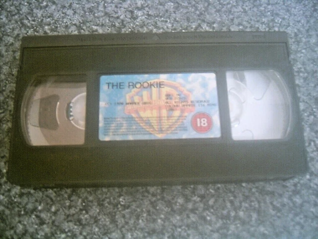 THE ROOKIE MOVIE-VHS TAPE- CLINT EASTWOOD,CHARLIE SHEEN-videotape only ...
