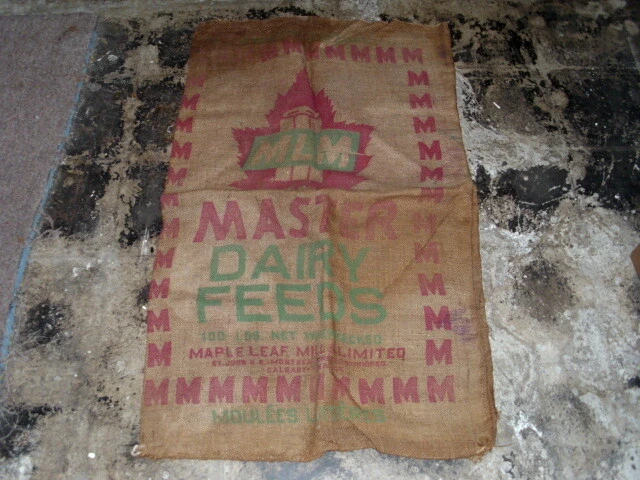 VINTAGE USED DAIRY Feed Burlap Sack Maple Leaf Mills 24 X 38 Inches $10 ...
