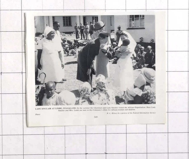 1956 LADY SINCLAIR At Limbe, Nyasaland, Wills Clinic pour femmes et ...