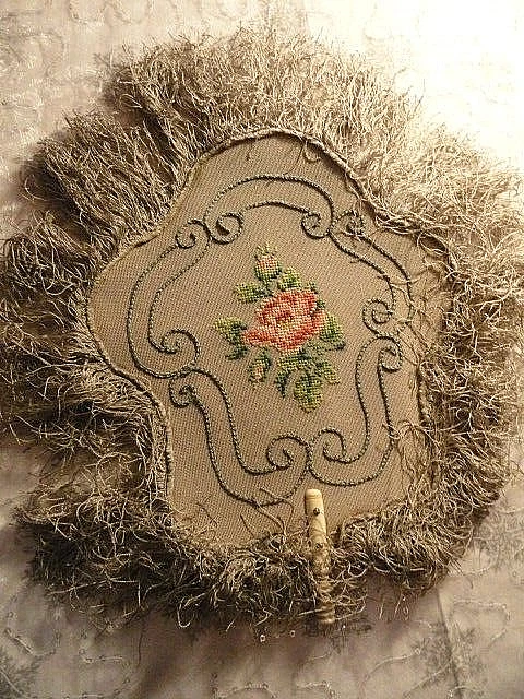 ANCIEN ÉVENTAIL, ECRAN à Main, Pare Feu Étincelles Brodé sur lin ...