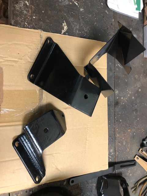 RANGE ROVER CLASSIC - Early V8 engine to chassis mounting brackets x 2 ...