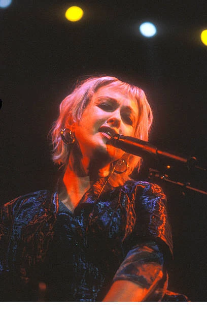 CYNDI LAUPER OPENS for Cher on the Do You Believe tour in Vanc- 1999 ...