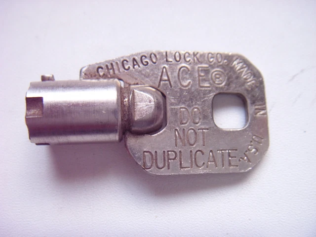 VINTAGE ARCADE VENDING Machine Slot Tubular Barrel Key Ace Chicago ...