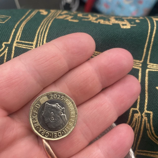 KING CHARLES 2025 Bee £1 rare error Coin Leg Deformity £8.66 - PicClick UK