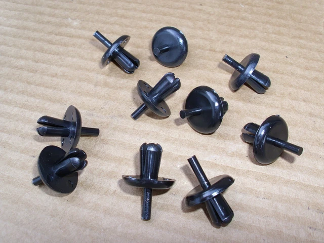 LAND ROVER DEFENDER 90/110 Wheel Arch Spat Clips X 10 - New Clips ...