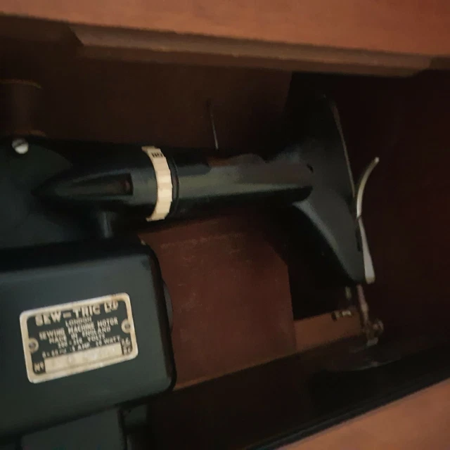 VINTAGE SEWING MACHINE used - 1960 BSM Model in Dark Mahogany Style ...