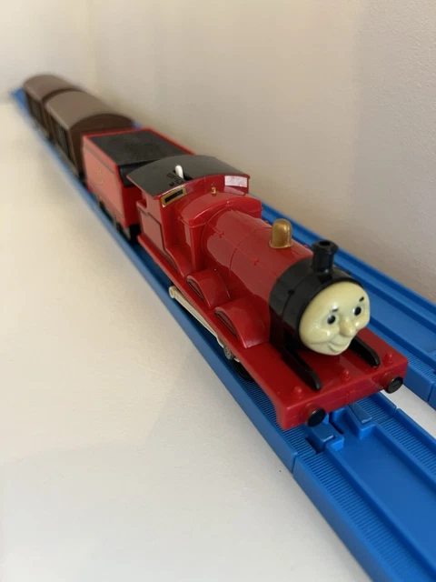 TOMY TRACKMASTER THOMAS the tank engine battery train James And Trucks ...