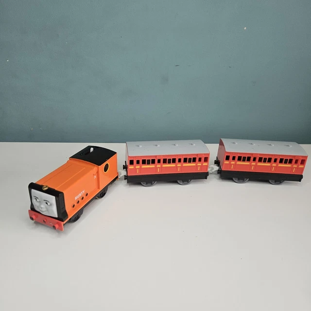 TOMY TRACKMASTER THOMAS the tank engine train rusty and coaches £16.99 ...