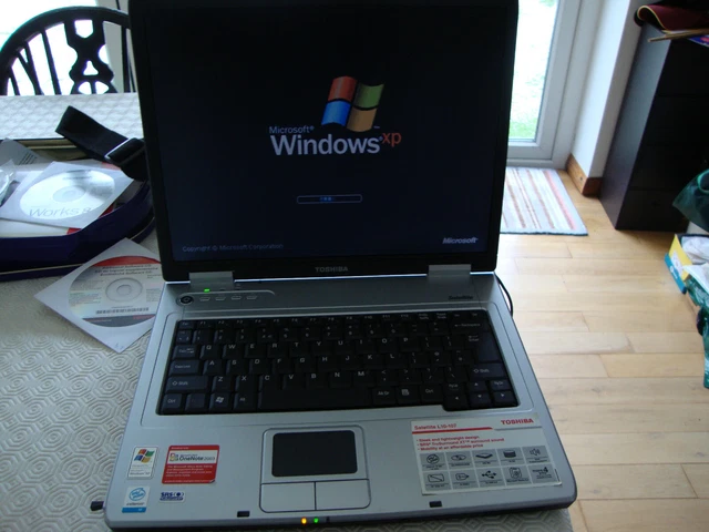 TOSHIBA SATELLITE L10 Laptop Windows XP with Targus bag £40.00 - PicClick UK