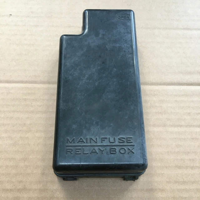 SUBARU LIBERTY/LEGACY MK1 Engine Bay Relay Fuse Box Plastic Cover Lid ...