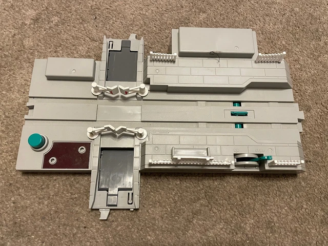 THOMAS THE TANK Engine Tomy Level Crossing Train Track & Road £5.00 ...