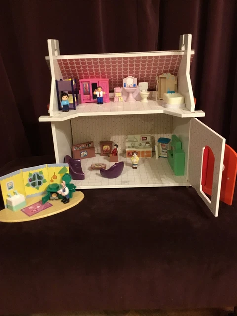 YOUNG CHILDS 1ST Basic Dolls House With People & Furniture In Need Of A ...