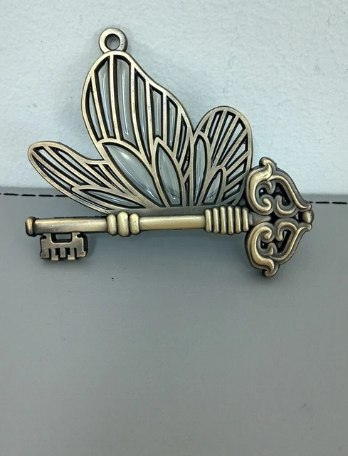 HARRY POTTER WIZARDING Trunk Winged Flying Key Mini Replica £10.00 ...