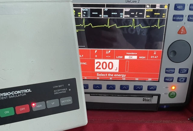 LIFEPAK ECG DEFIBRILLATOR Defib Trainer Simulator Aed Paramedic Zoll ...