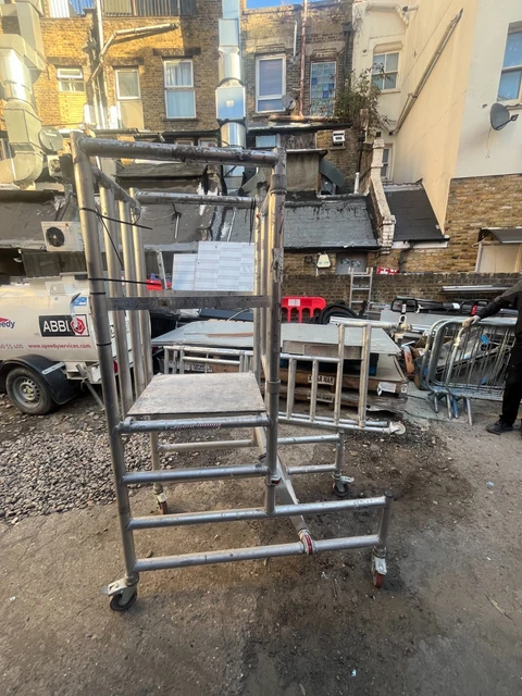 ALUMINIUM FOLDING ADJUSTABLE Podium Steps, 1.5m, Woking Height 3.5m £ ...