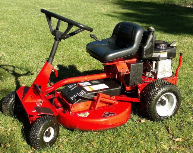 SNAPPER RIDING LAWN Mower - 28" 12.5HP (2812523BVE) - great condition ...