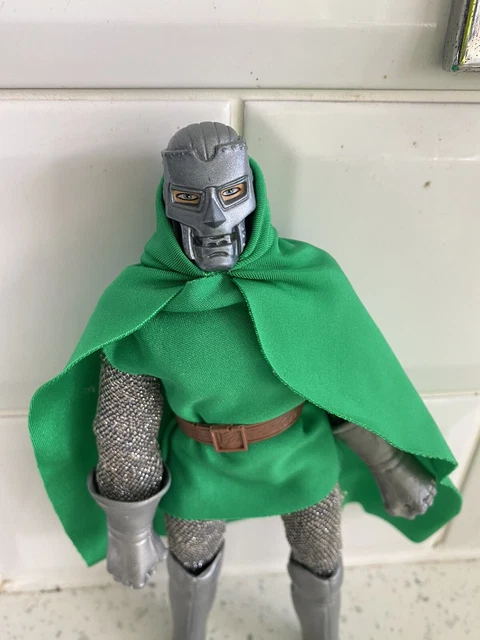MEGO MODELLINO PERSONALIZZATO Dr Doom 1/9 8 pollici Marvel EUR 116,60 ...