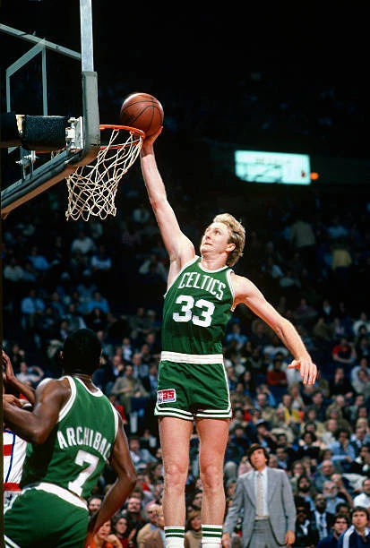 LARRY BIRD OF The Boston Celtics 1980 Basketball Photo 2 EUR 5,20 ...