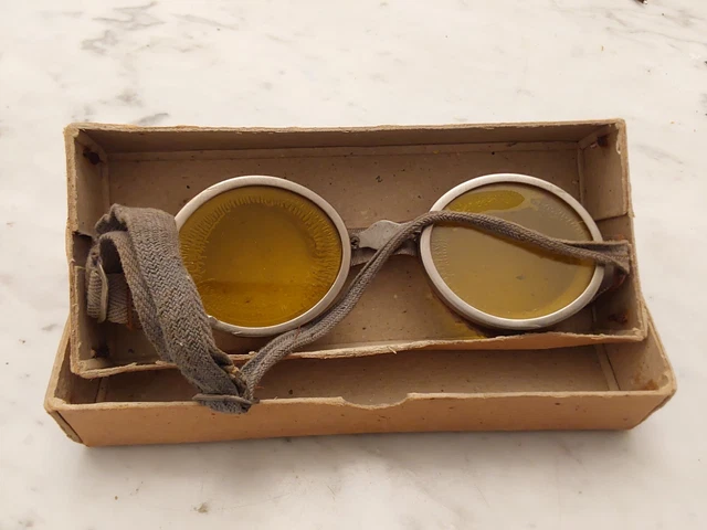 BRITISH ARMY WW2 tank, motorcycle, MT goggles in original cardboard box ...