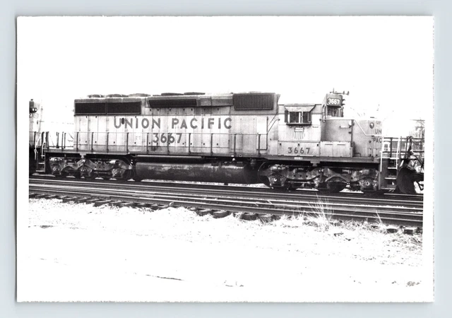 PHOTO UNION PACIFIC Railroad Train SD40-2 DRS 1985 West Chicago IL 3.5 ...