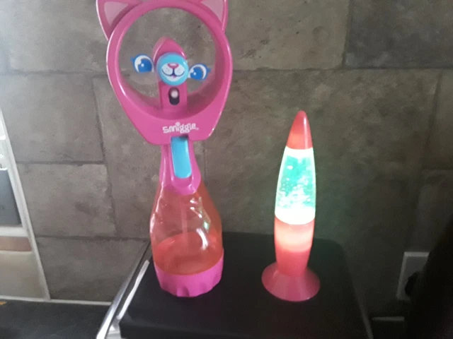 SMIGGLE PINK CAT Bubble Wand/Machine & Smiggle Colour Changing Glitter ...