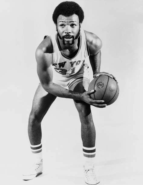 MEL DAVIS OF The New York Knicks Poses 1975 1 Old Basketball Photo $9. ...