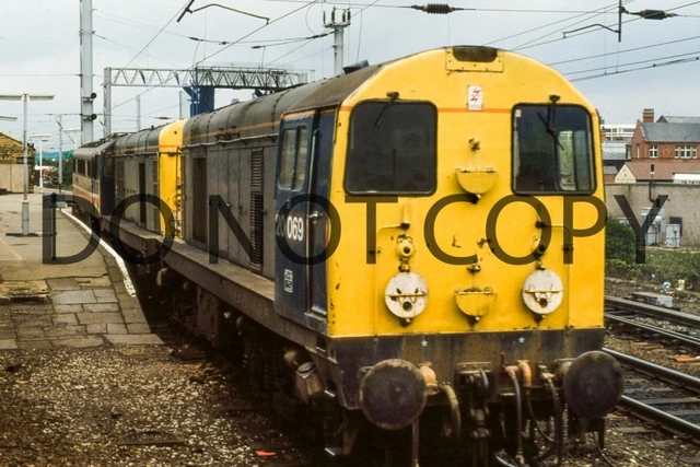 UK DIESEL TRAIN Railway Photograph Of Class 20 20069 Loco. Rm20-106 £1. ...