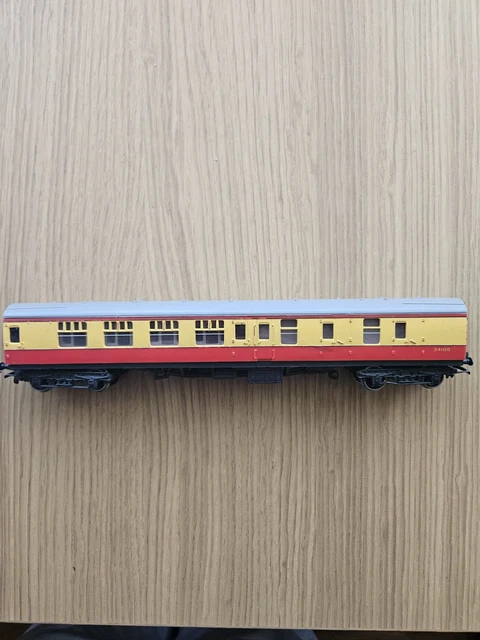 HORNBY R929 OO Gauge BR MK1 BSK Standard Corridor/Brake Coach Red/Cream ...