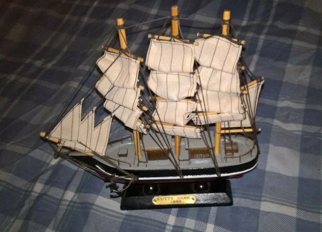 WOODEN MODEL OF The Cutty Sark Tea Clipper Ship £9.99 - PicClick UK