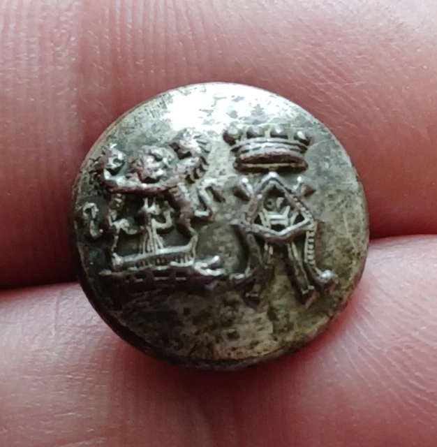 ANTIQUE SMALL LIVERY Button 1.5 cm .Metal Detecting Find in Norfolk. £3 ...