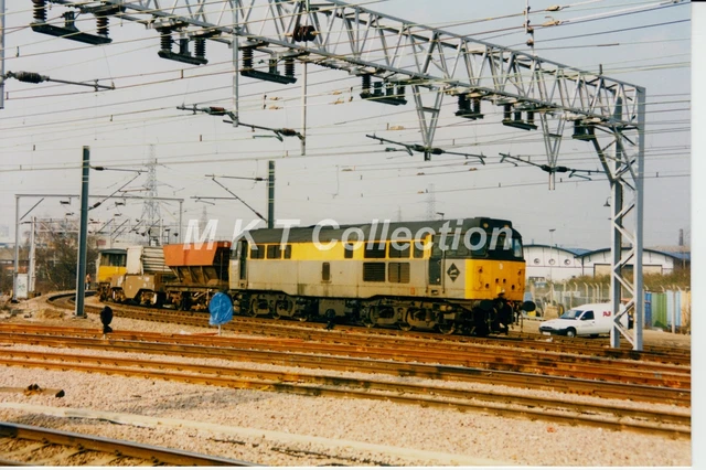 RAIL PHOTO CLASS 31 31142 @ Stratford 4/4/96 9:30 Willesden Brent ...