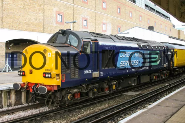 UK DIESEL TRAIN Railway Photograph Of Class 37 37608 Loco. Rm37-1522 £1 ...
