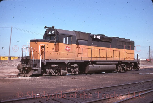 MILWAUKEE ROAD MILW EMD GP40 diesel #2037 diapositive originale Chicago 1976 EUR 9,21 - PicClick FR