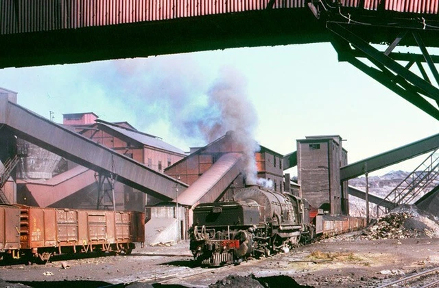 SOUTH AFRICAN RAILWAYS: Ex SAR GM Garratt at coal mine. Jorgensen photo ...
