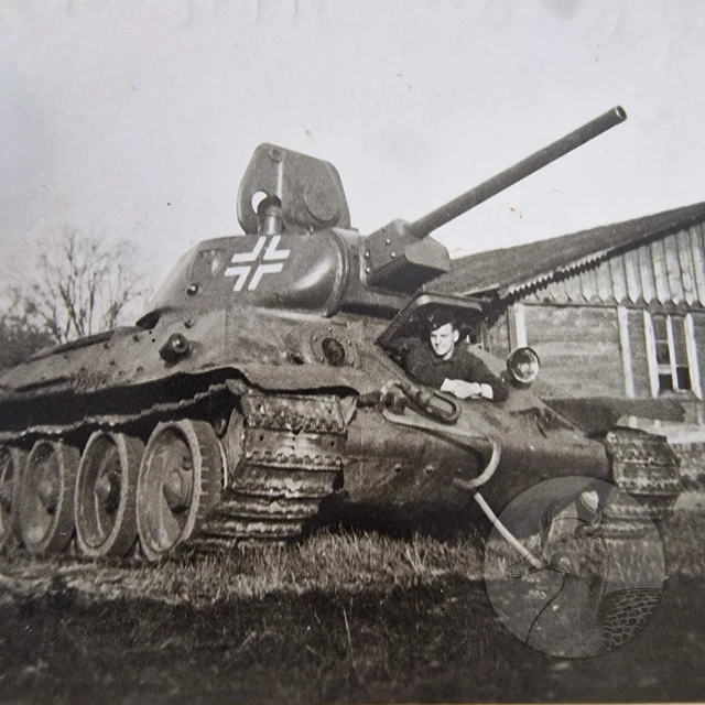 FOTO 2WK WEHRMACHT Beutepanzer Beute Sowjet Panzer T-34 Tank Russland ...