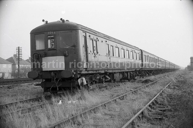 BRITISH RAIL 6-COR EMU 3046 1960's Railway Negative RN300 £36.00 ...