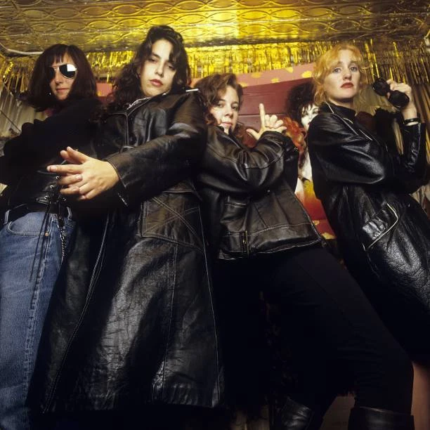 LUSCIOUS JACKSON DRUMMER Kate Schellenbach, lead singer Jll Cunnii ...