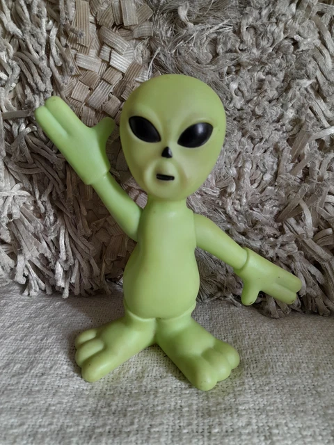 VINTAGE GREEN ALIEN In Black Cape Figure "We Come In Peace" By PMS 1998 ...
